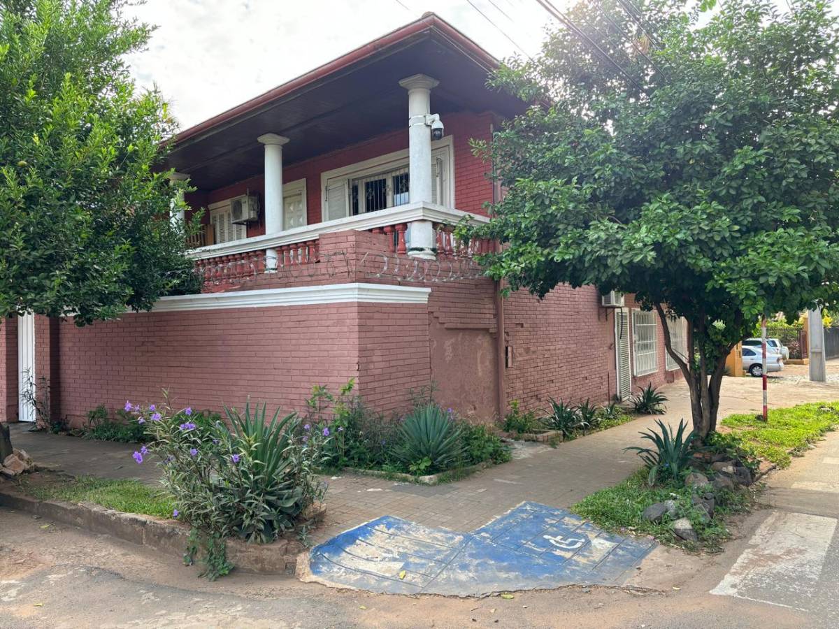 Casa Exclusiva en Venta en Villa Aurelia zona Boggiani. Ref #Q21666