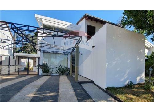 Casa en Exclusivo Barrio Cerrado Alterra. Ref #CC0942 - infocasas.com.py