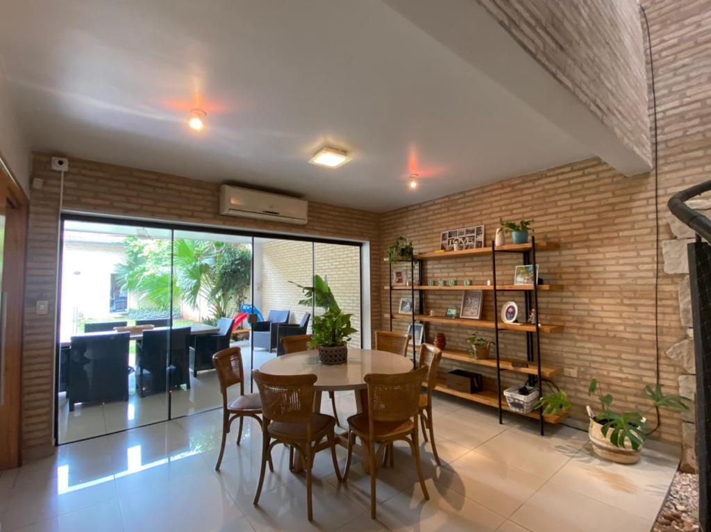 ALQUILO HERMOSA CASA EN LAS LOMAS. Ref #Z644C0 - infocasas.com.py