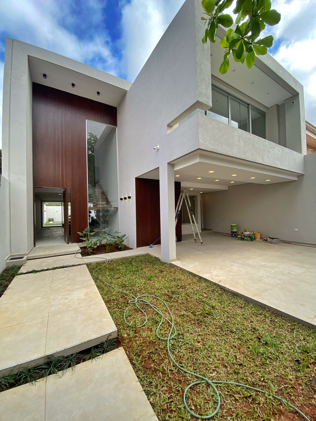 HERMOSA CASA MINIMALISTA A ESTRENAR EN BO MANORA, ZONA SUPER RESIDENCIAL . Ref #U851B9 ...