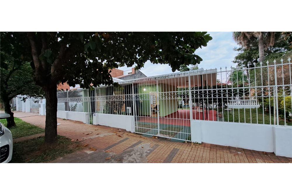 ALQUILO CASA EN LOS LAURELES. Ref #M7200B - infocasas.com.py