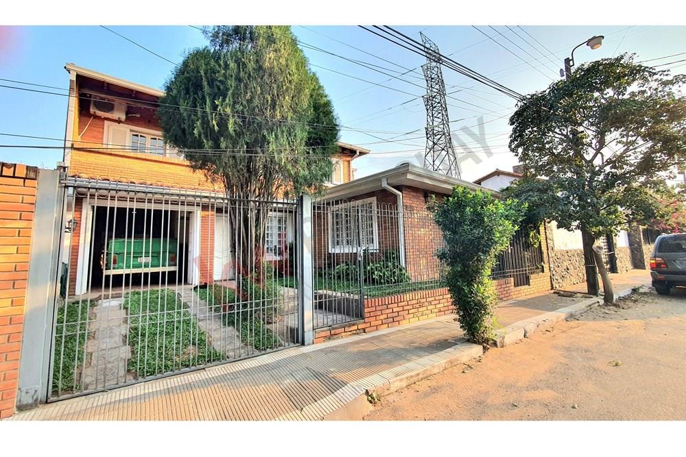 VENDO AMPLIA CASA EN LAMBARE. Ref #Y2E431 - infocasas.com.py