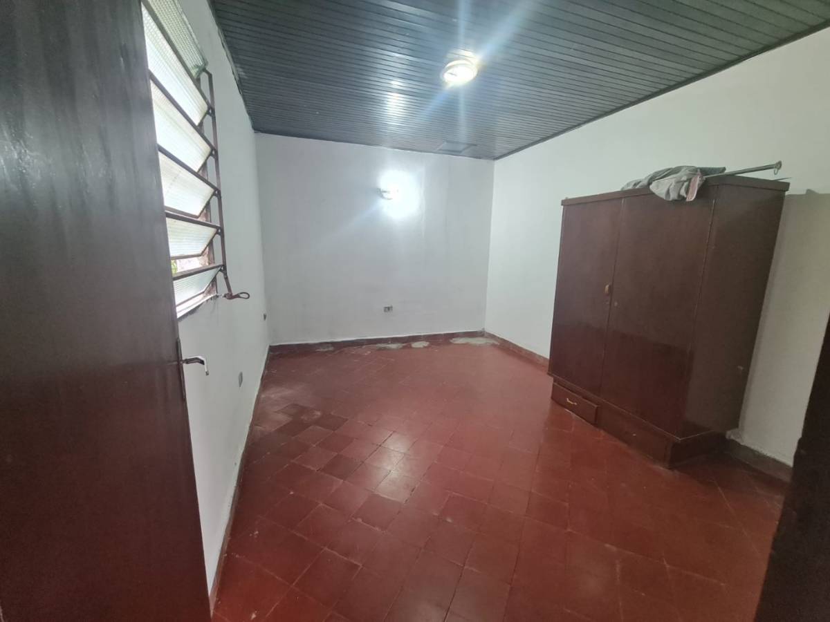 Alquilo casa en excelente ubicación en Bo. San Pablo. Ref #X27588 - infocasas.com.py