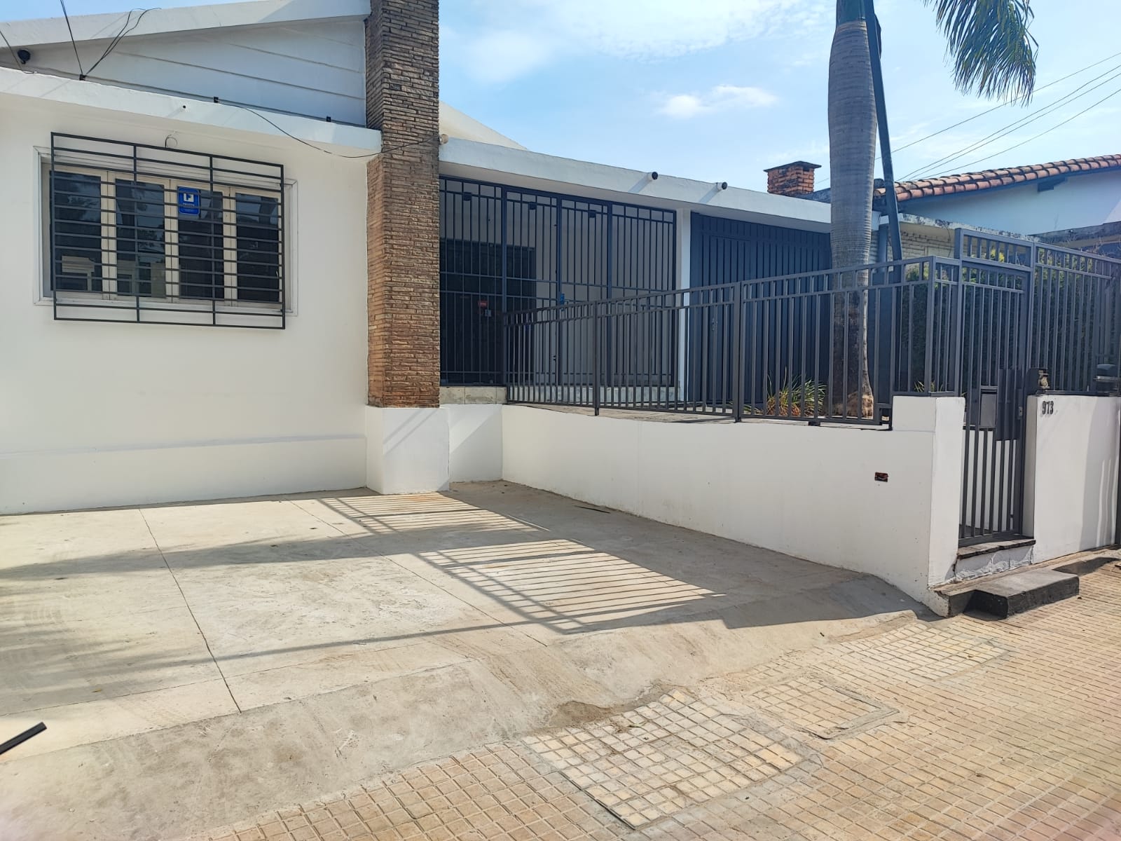 ALQUILO. Amplia casa para oficina.. Ref #B81EFA