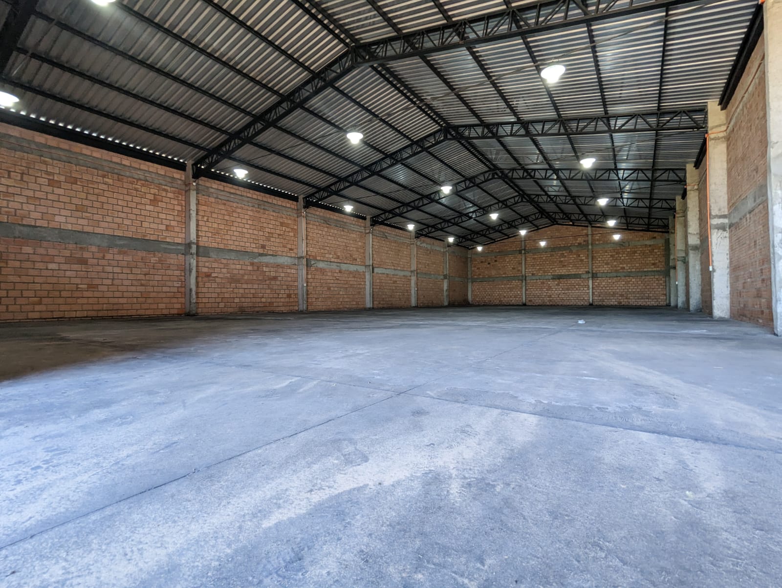 Alquilo Imponente en Mariano Roque Alonso. Ref #V2AFEB