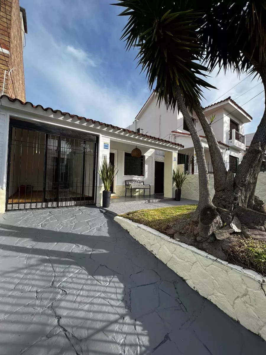 Venta Casa Dos Dormitorios Dos Baños Con Cochera Barbacoa Parrillero En Malvín. Ref #WDBFEF ...