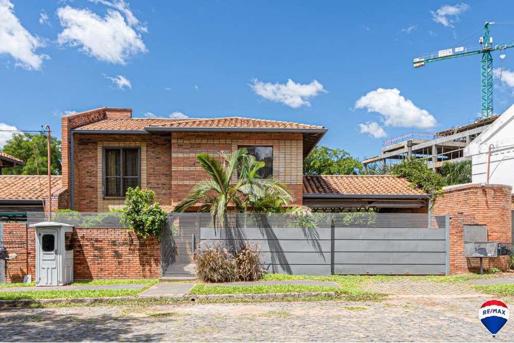 ALQUILO CASA EN LAS LOMAS CARMELITAS. Ref #REE4E0