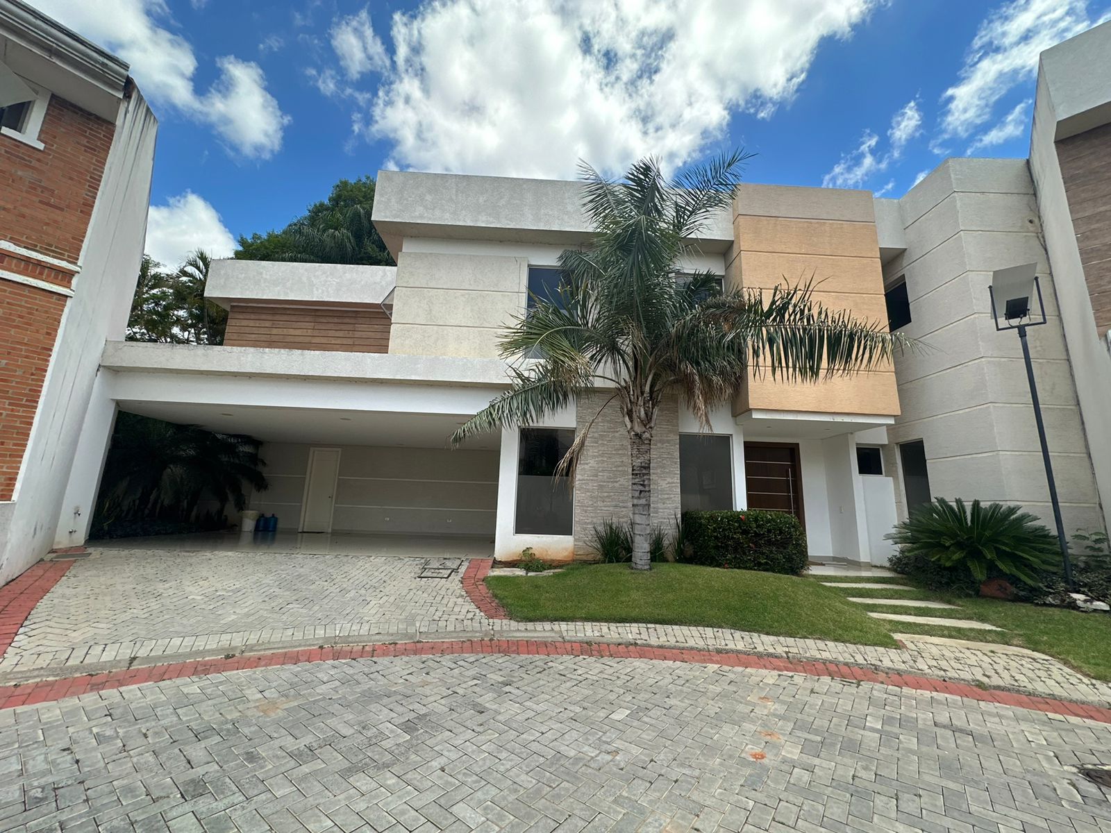 Alquilo residencia en barrio Cerrado. Ref #GC4FDD - infocasas.com.py