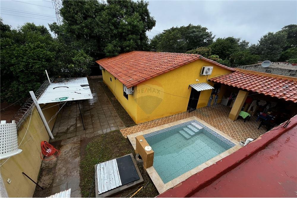 VENDO AMPLIA CASA CON PISCINA EN ÑEMBY. Ref #R4C75C - infocasas.com.py