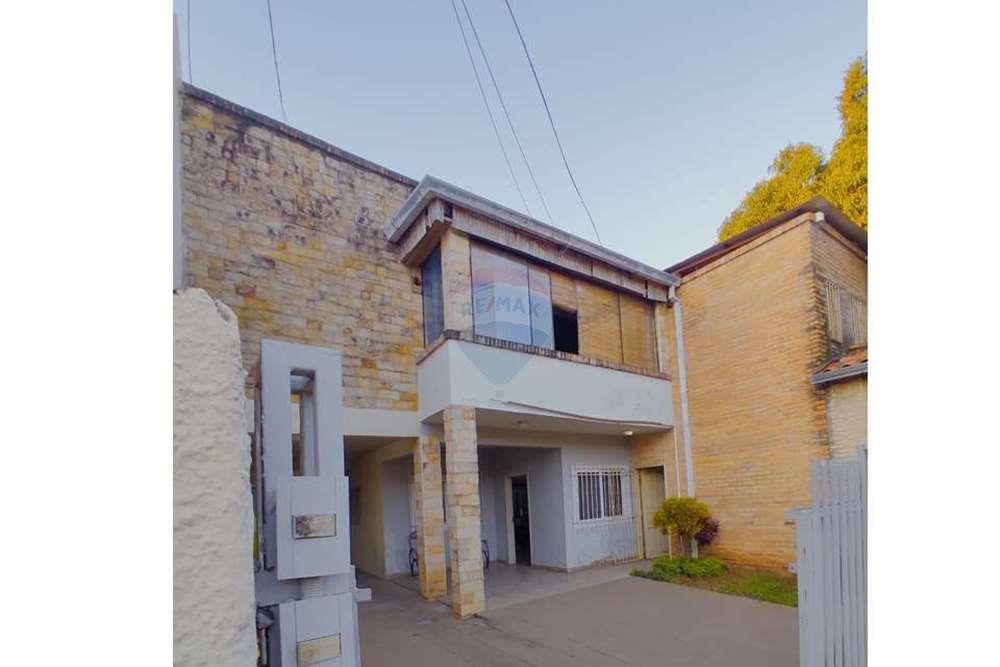 VENDO CASA EN BARRIO LOS LAURELES. Ref #H74116 - infocasas.com.py