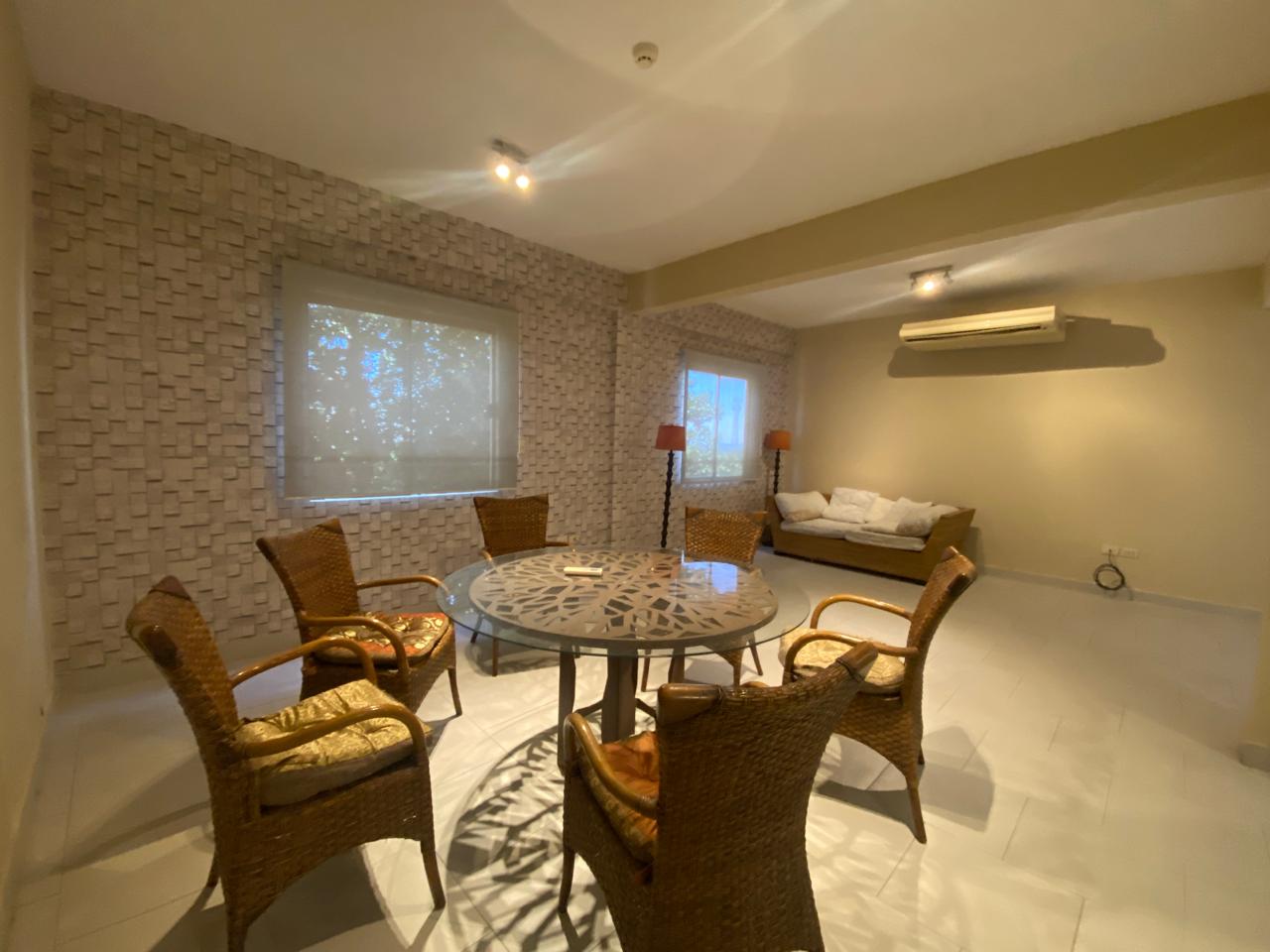 Se Alquila Departamento Penthouse De 3 Dormitorios En Suite En Barrio Jara. Ref #UFAA8A