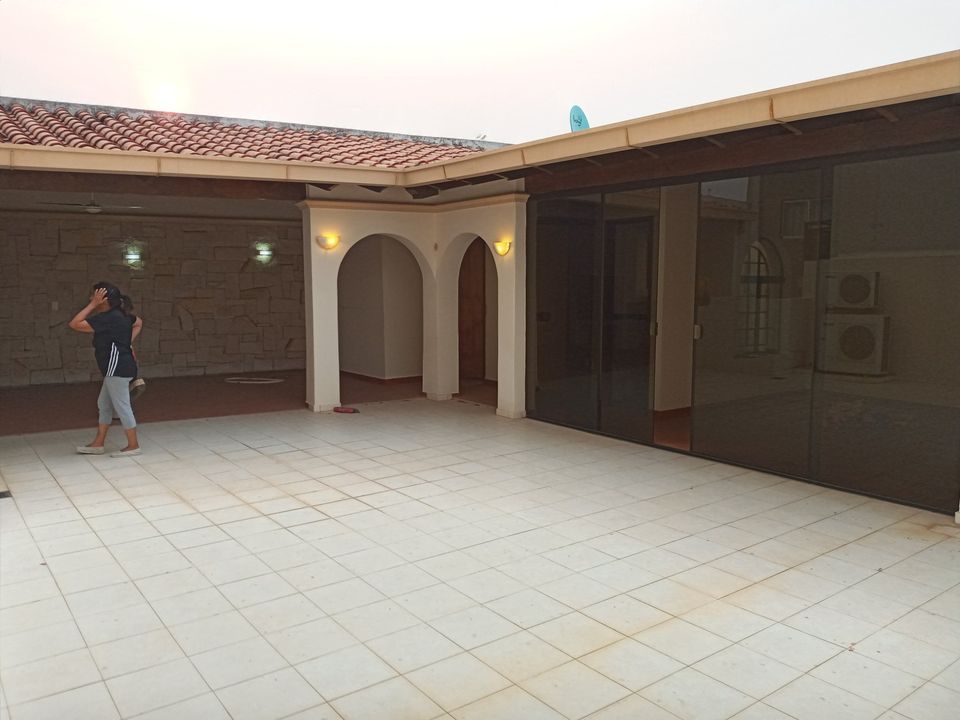 Alquilo hermosa casa de dos plantas en LOMA PYTA - Asunción . Ref #G3C629 - infocasas.com.py