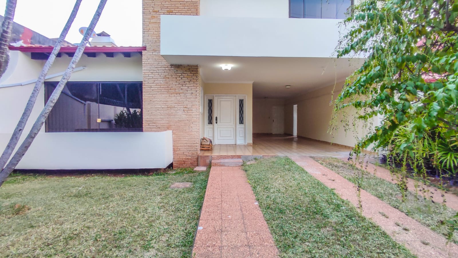 ALQUILO AMPLIA CASA EN BARRIO HERRERA. Ref #TBDA4A - infocasas.com.py