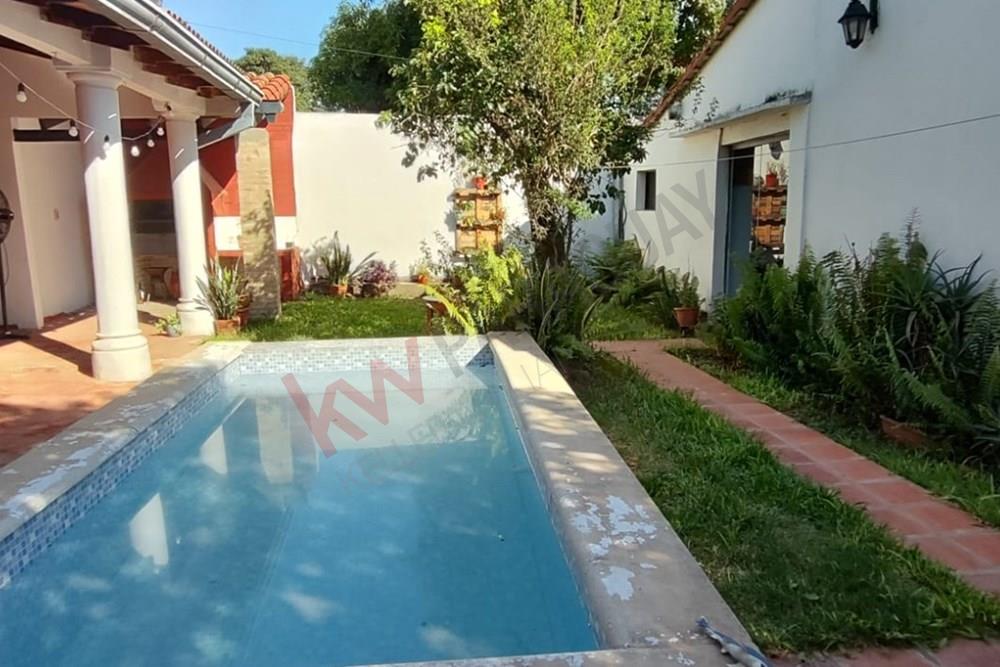Alquilo casa con piscina en lambare. Ref #PDFE1A - infocasas.com.py