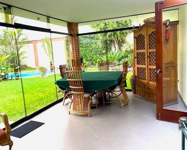 Amplia Casa de dos pisos con Jardín y Piscina - Chacarilla, Surco. Ref ...