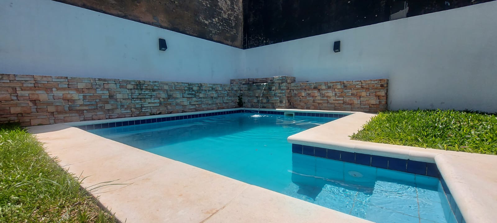ALQUILO DÚPLEX C/ PISCINA AMOBLADO EN BARRIO MBURUCUYÁ!!. Ref #F7487D - infocasas.com.py