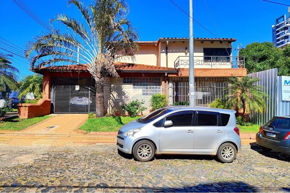 VENDO CASA EN MBURUCUYA A UNA CUADRA DE MOLAS LOPEZ. Ref #E9E740 - infocasas.com.py