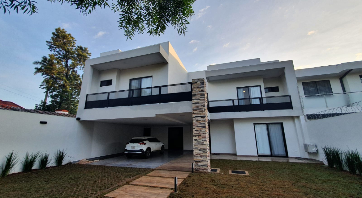 Alquilo Amplia y Hermosa Residencia! Barrio Mcal Estigarribia . Ref #I710E5 - infocasas.com.py