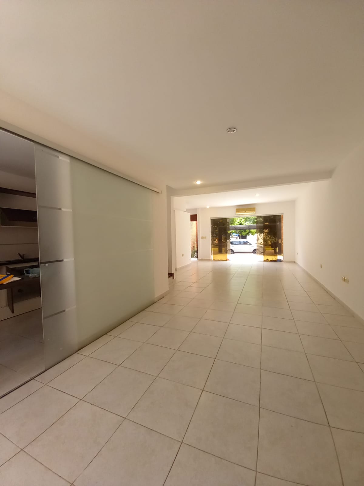 ALQUILO AMPLIO DUPLEX CON PISCINA EN VILLA AURELIA COD A0395. Ref #O636D4 - infocasas.com.py