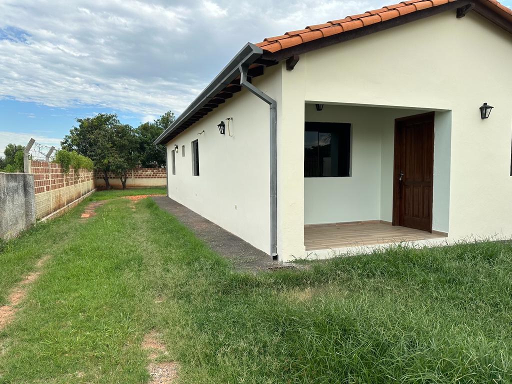 En alquiler casa de 3 habitaciones en Mariano Roque Alonso. Ref #M6A41D - infocasas.com.py