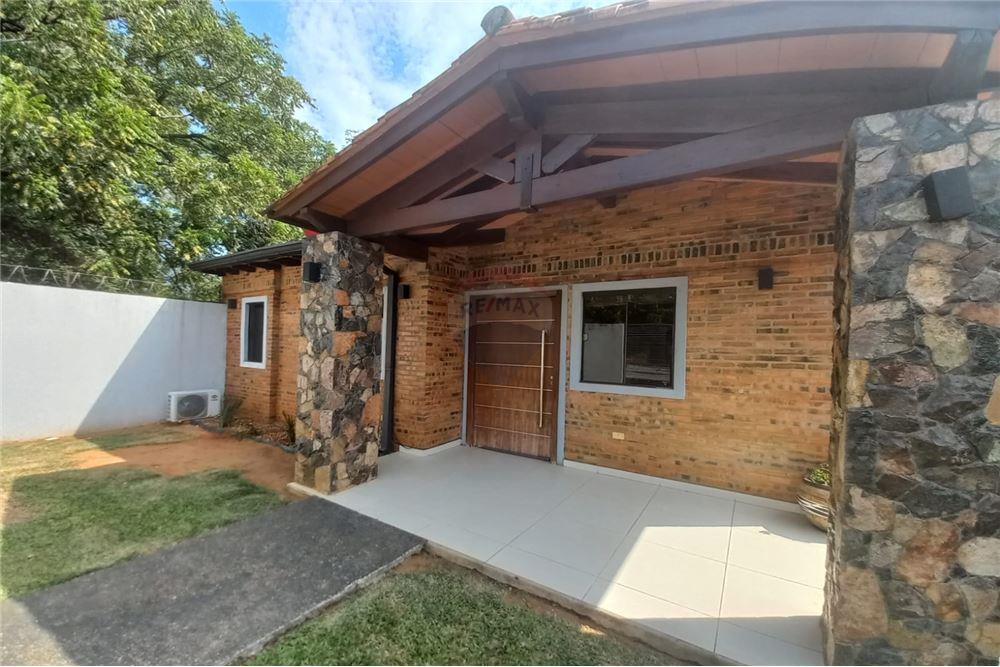 ALQUILO HERMOSA CASA CON PISCINA ZONA SHOP MARIANO. Ref #I7899B - infocasas.com.py