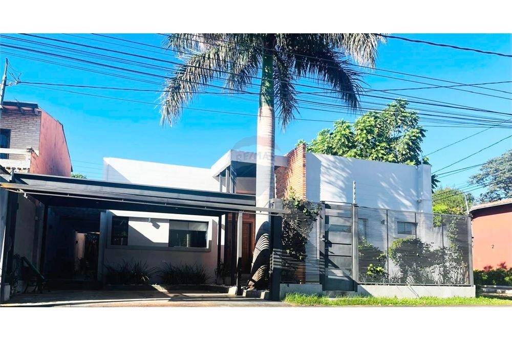 ALQUILO AMPLIA CASA CON PISCINA LAMBARE. Ref #Y26180 - infocasas.com.py