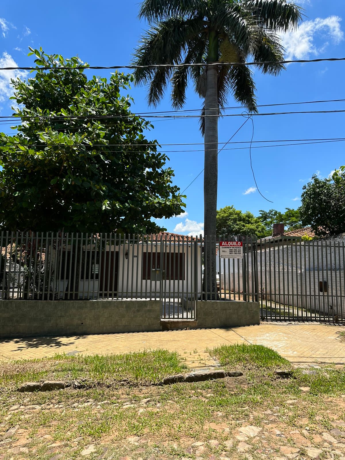 ALQUILO HERMOSA CASA TIPO CHALET EN LAMBARE. Ref #YE6C42 - infocasas.com.py