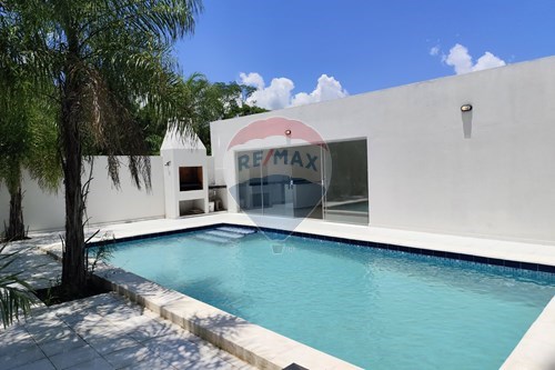 Casa-Venta-PY Cordillera San Bernardino. Ref #U63B60