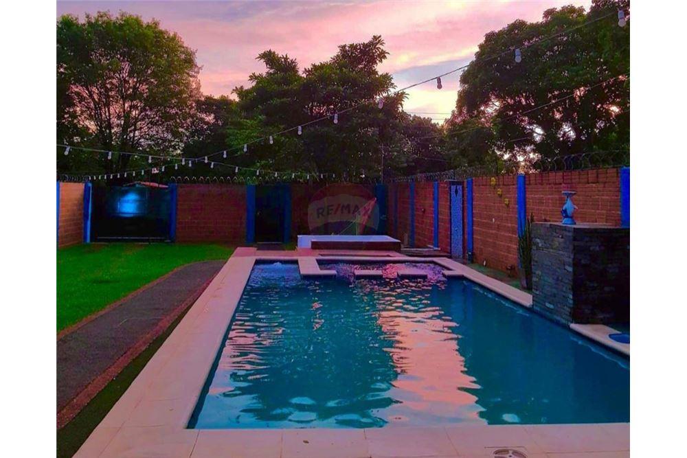 alquilo casa con piscina en Capiatá. Ref #U9B17B - infocasas.com.py