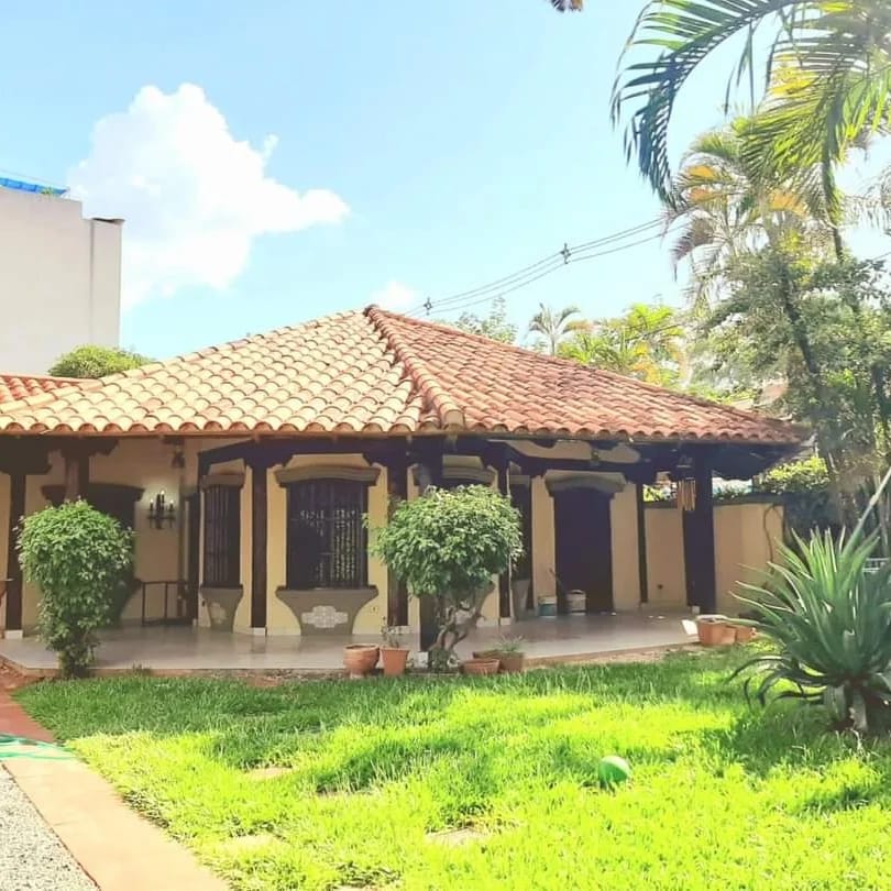 ALQUILO CASA ESTILO COLONIAL IDEAL PARA OFICINA O VIVIENDA . Ref #CD135A
