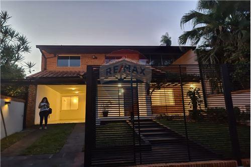 Vendo Hermosa residencia en el barrio Hipódromo. Ref #P746BF - infocasas.com.py