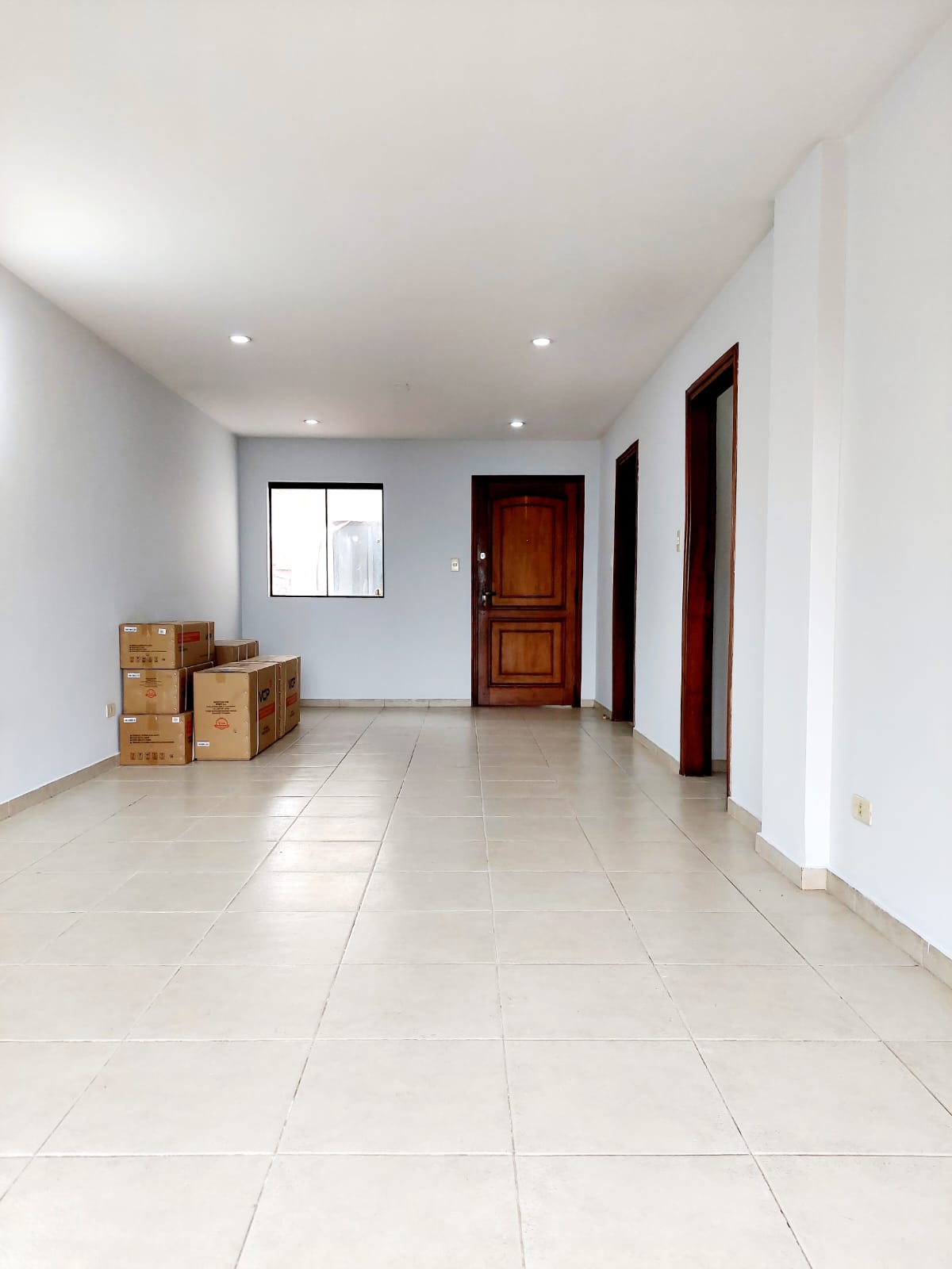 Alquilo Amplio Departamento De 2 Habitaciones, Barrio Mburicao. . Ref #K68BD0