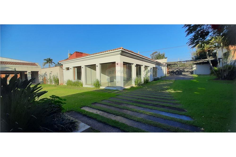 SE ALQUILA AMPLIA RESIDENCIA EN LUQUE. Ref #Y39ACD - infocasas.com.py