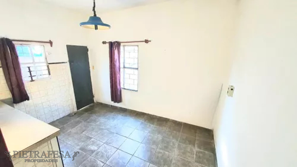 Casa en alquiler, 2 dormitorios, 1 baño, patio, cochera. Paso de la Arena.. Ref #CAFC9A ...