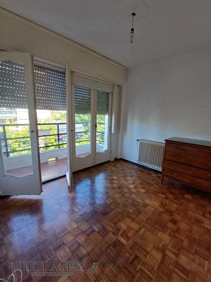 Apartamento en venta - 3 dormitorios - 1 baño - servicio completo - terraza - Garaje - Libertad ...