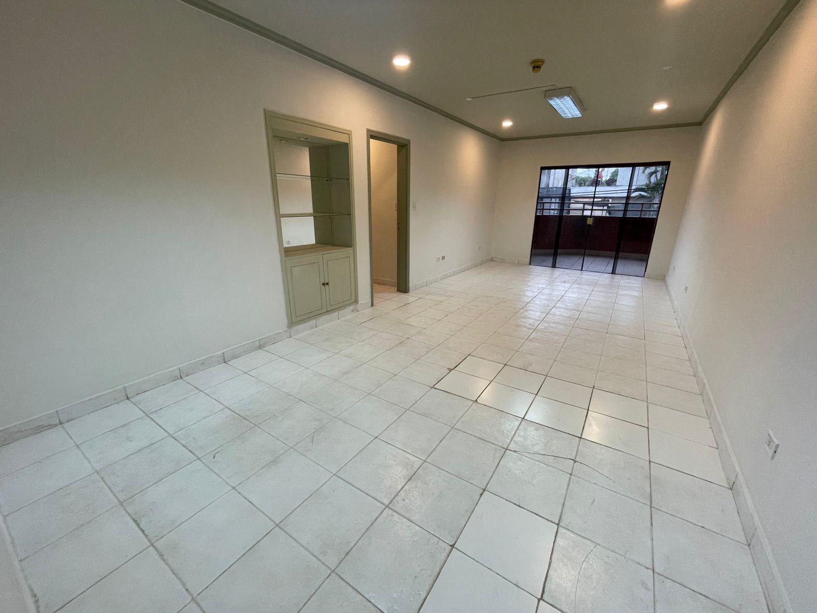 Alquilo Departamento de 3 habitaciones. Las Mercedes. COD 059. Ref #M556B7 - infocasas.com.py