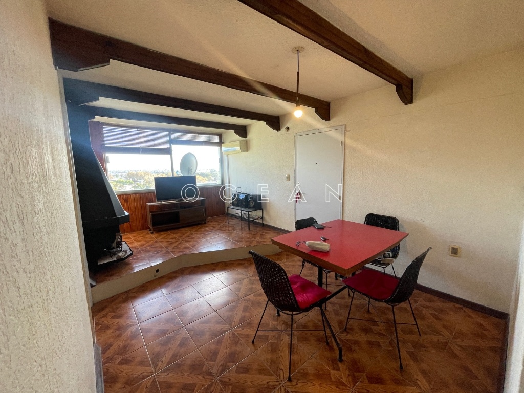 Apartamento en venta de 2 dormitorios c/ cochera en Malvin Norte. Ref #U39572