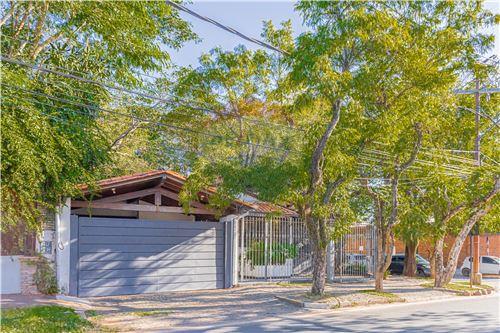 VENDO CASA EN BARRIO LOS LAURELES. Ref #X15A38 - infocasas.com.py