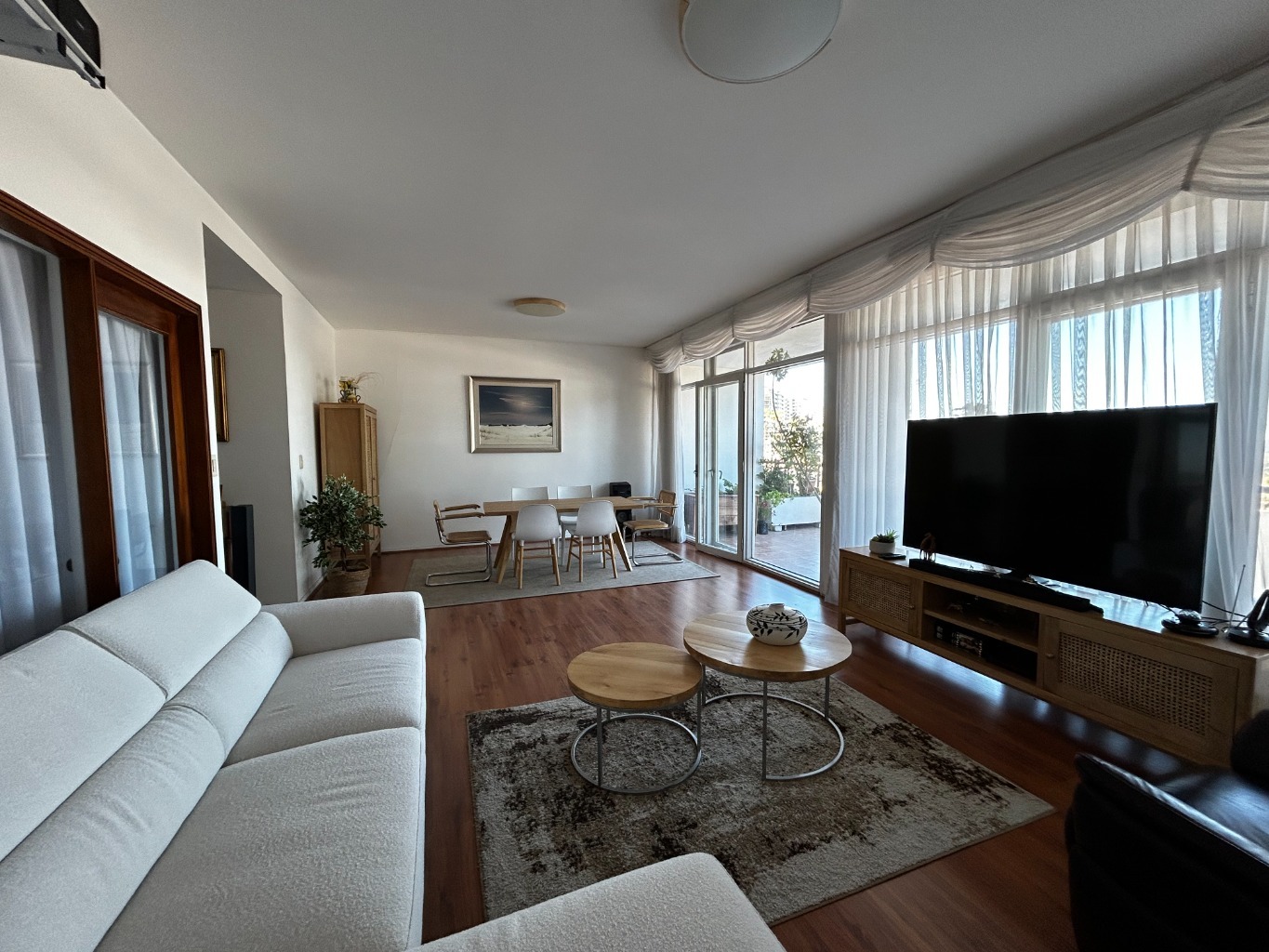 Alquiler Apartamento de 3 dormitorios, servicio y garaje con vista a la Rambla. Ref #Z17C05 ...