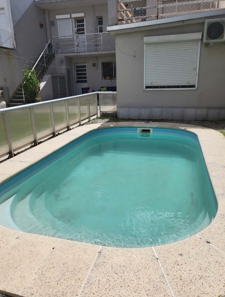 Casa de 250 mt2 ,5 dormitorios con piscina parrillero y cochera. Ref #G53E98 - infocasas.com.uy