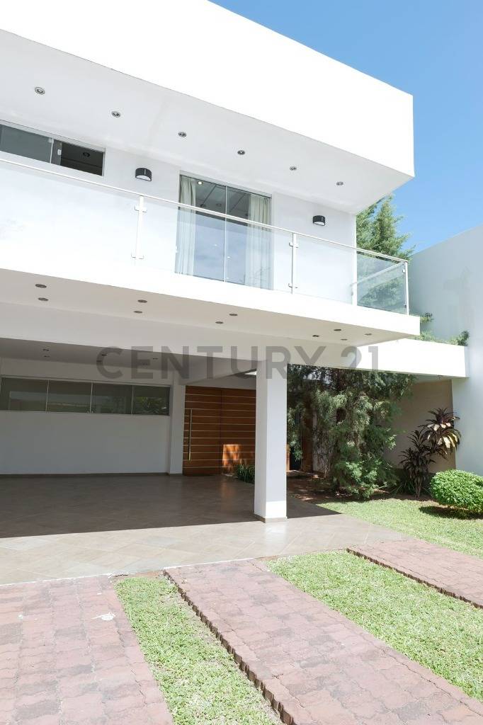 ALQUILO CASA - RESIDENCIA EN BARRIO JARA. Ref #DBB43C