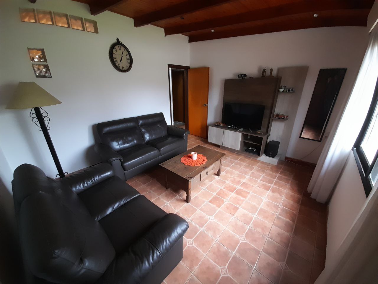 Casa En Venta Con Terreno, 3 Dormitorios, 3 Baños, Barbacoa Y Cochera-solymar. Ref #QE9CF2 ...
