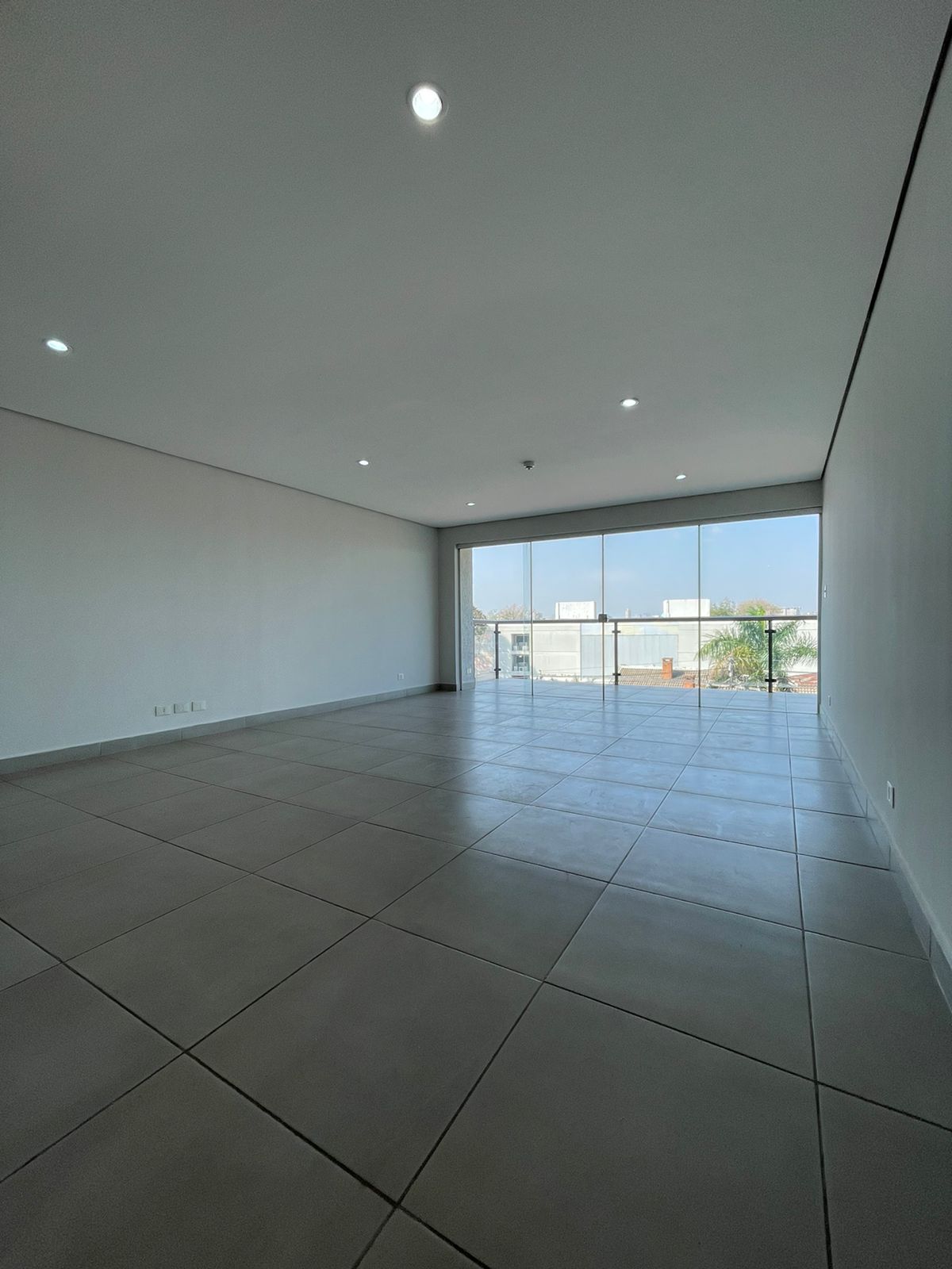 Alquilo espacioso penthouse de 3 dormitorios con características excepcionales. Ref #Y71C6A ...