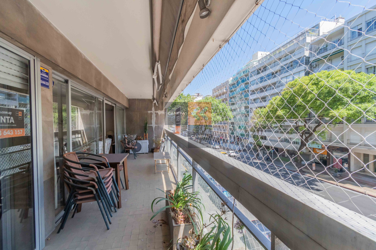 Venta apartamento 3 dormitorios + servicio en Pocitos con parrillero. Ref #T9D966 - infocasas.com.uy