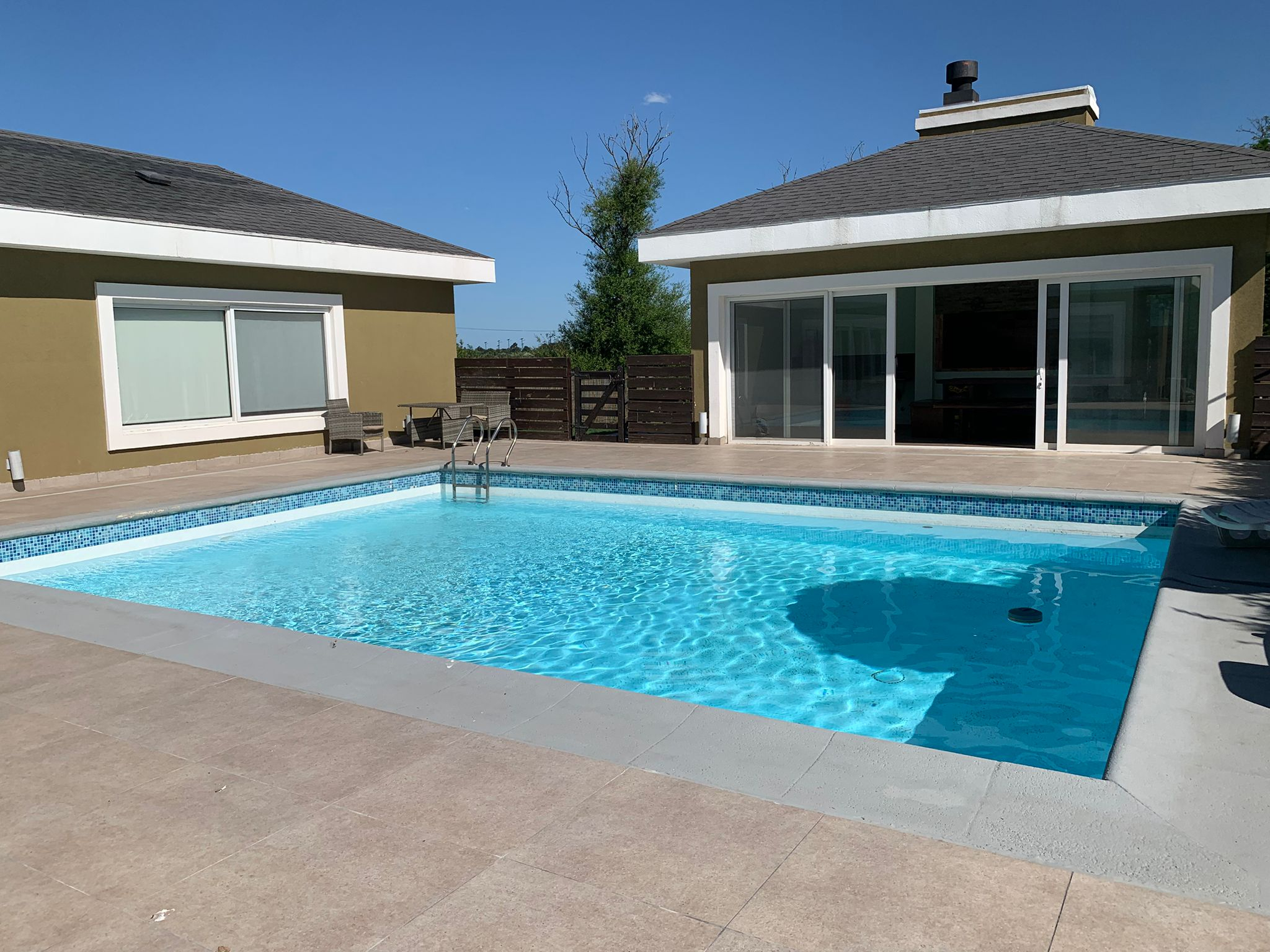 Una planta. 4 dorm, 4 b, barbacoa, parrillero y piscina climatizada.. Ref #WD6941 - infocasas.com.uy