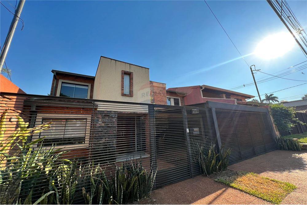 ALQUILO AMPLIA Y LUJOSA CASA ZONA MUNICIPALIDAD DE ASUNCION. Ref #D19FF9 - infocasas.com.py