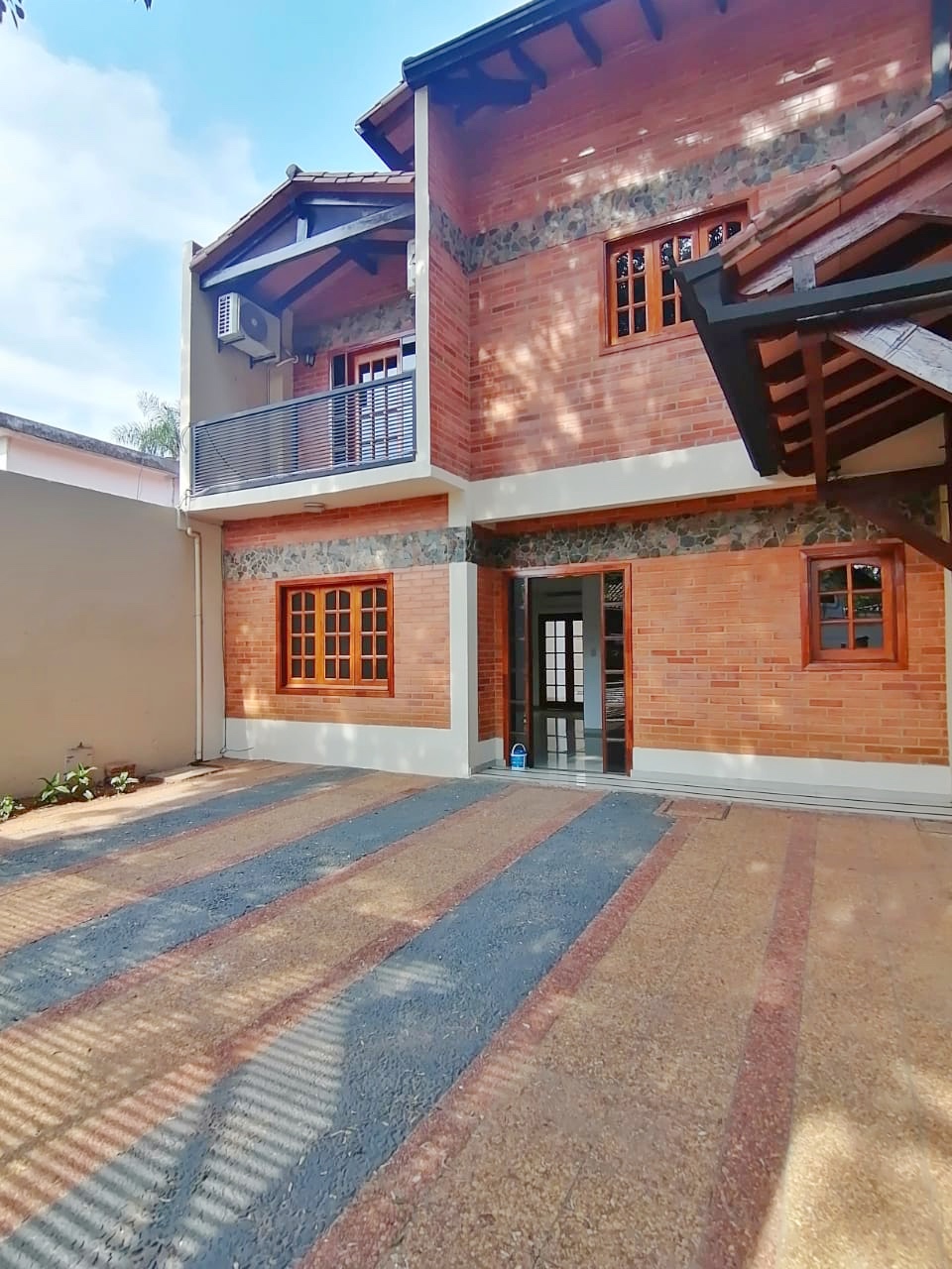 ALQUILO HERMOSO DUPLEX EN VILLA AURELIA. Ref #T36DB5 - infocasas.com.py