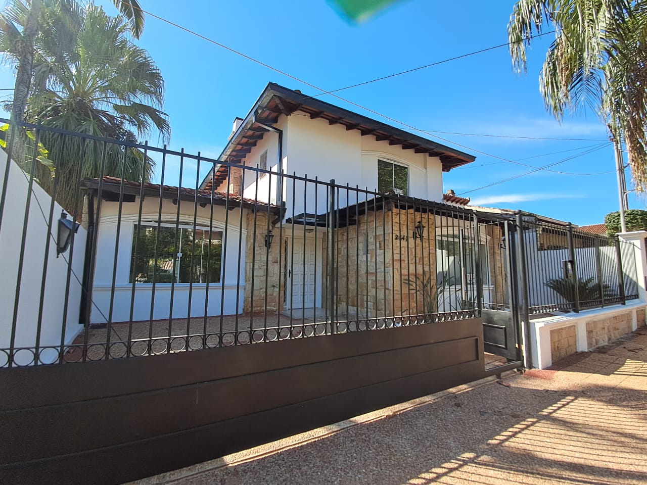 Alquilo Casa en Barrio Herrera . Ref #F279C7 - infocasas.com.py