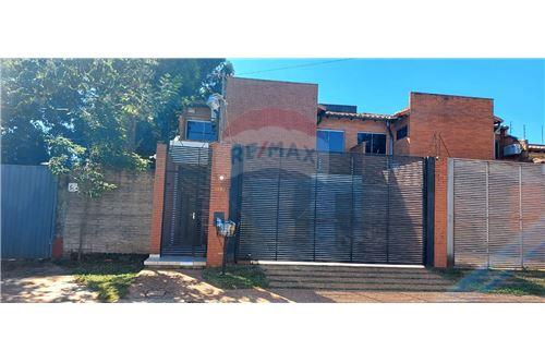 ALQUILO AMPLIO DUPLEX EN VILLA AURELIA. Ref #I1FEC5 - infocasas.com.py