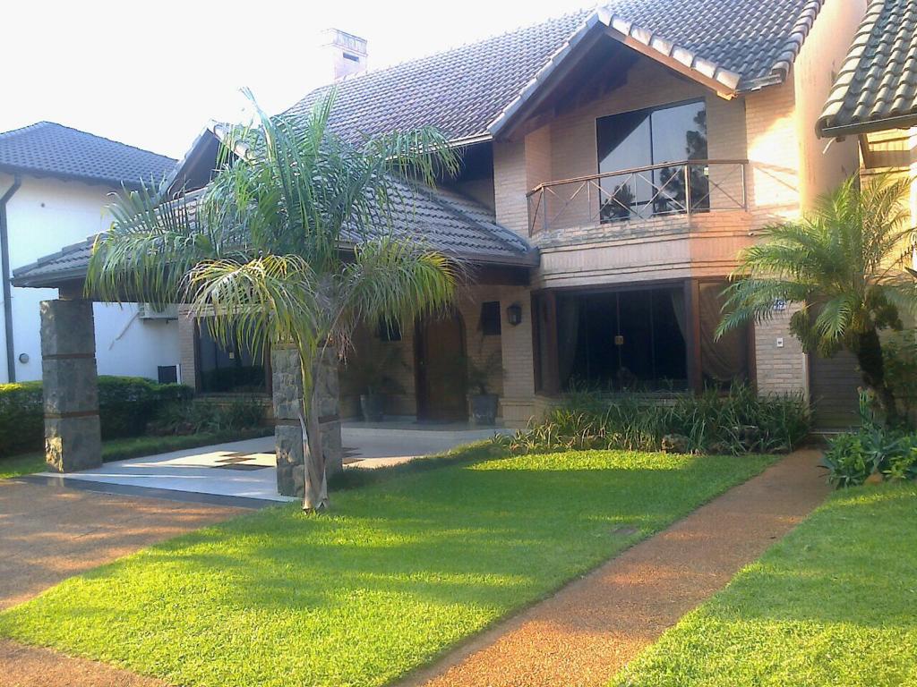 Alquilo fina residencia en condominio cerrado . Ref #WE4849 - infocasas.com.py